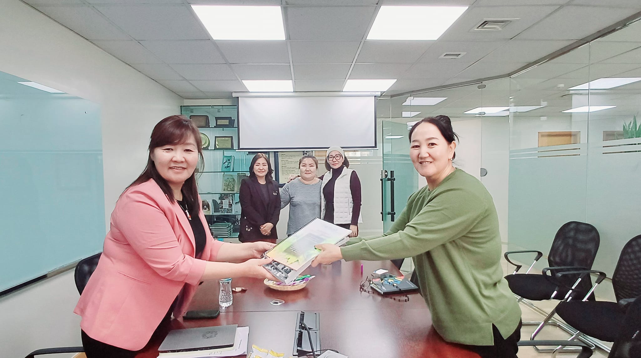 Дэзэрэт Олон Улсын Энэрэлийн байгууллагатай туршлага солилцож хамтран ажиллаж байна Нийгмийн