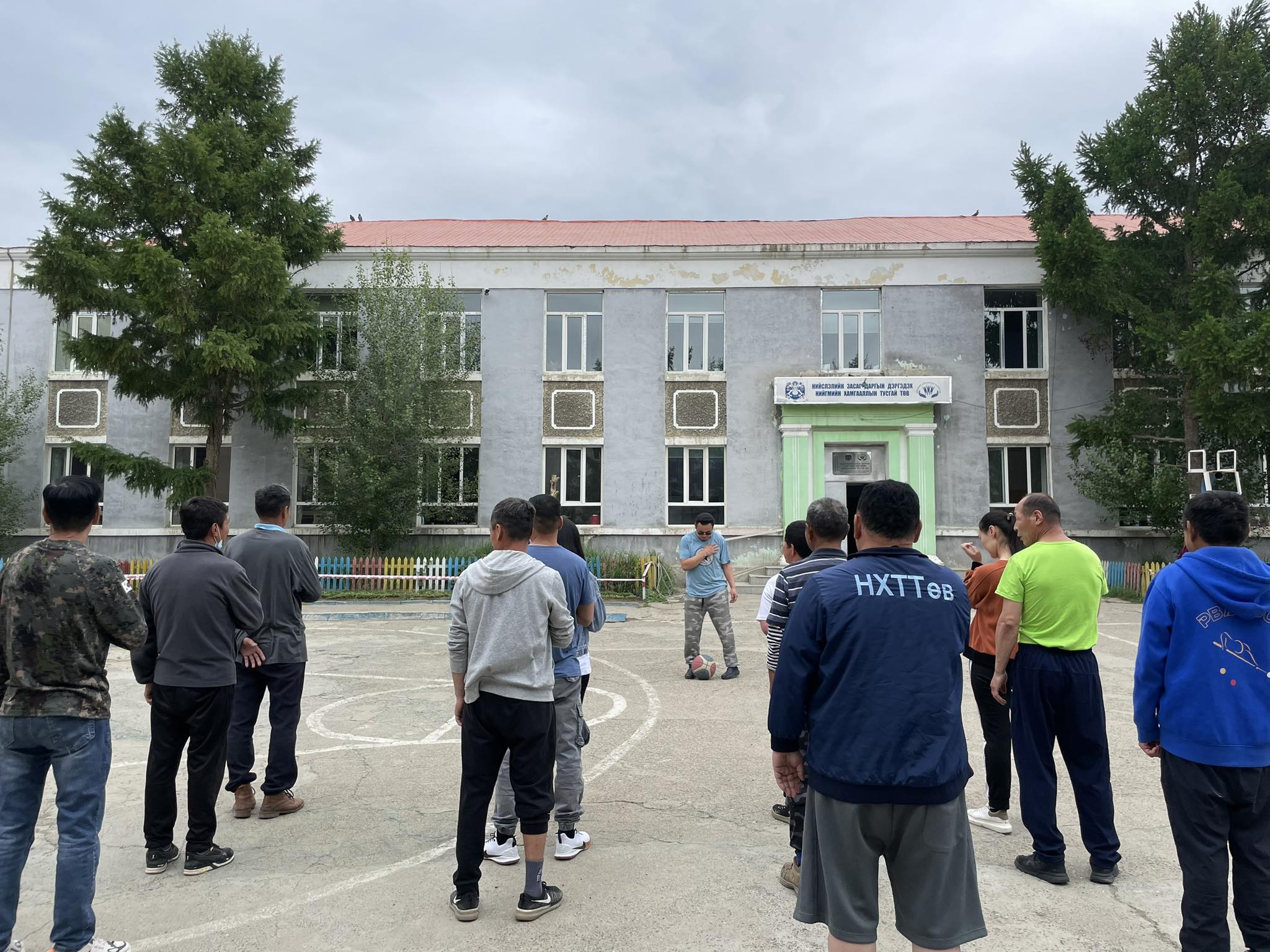 Үйлчлүүлэгч иргэдийн дунд “НӨХӨРЛӨЛ” сагсан бөмбөгийн Тэмцээн зохион байгууллаа Нийгмийн